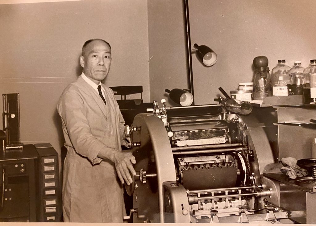 Tap tap tap | Grandpa and his typewriter - Shanghai Noir